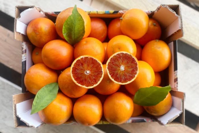 Halbblut-Orange "Tarocco" Bio Sizilien Kal. 6-8 bestellen - Trübenecker.de